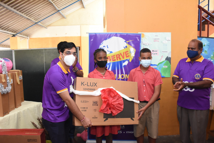 Melvin Jones Fellows donate television sets to La Rosière primary ...